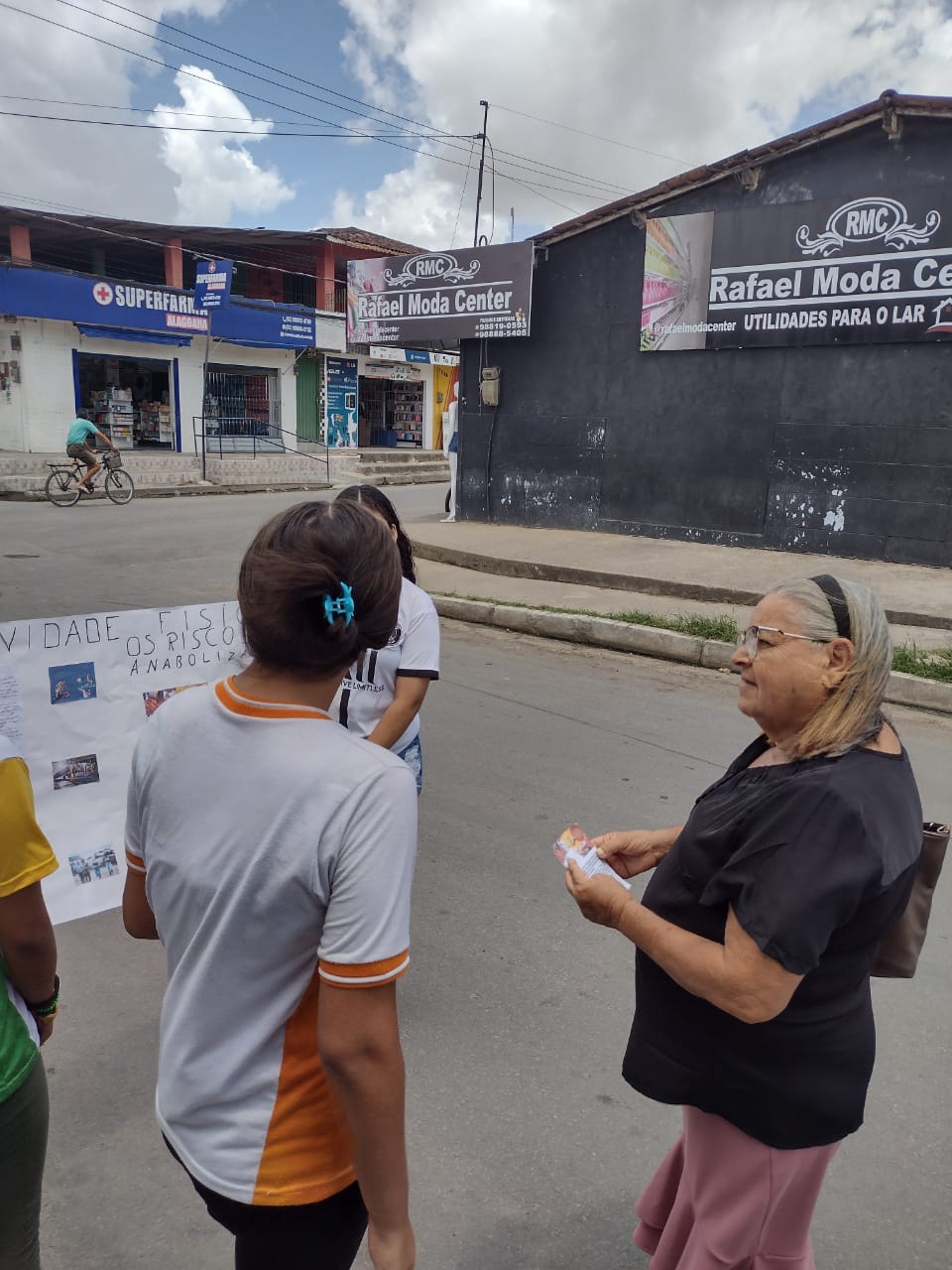 Professor De Educação Física E Alunos Fazem Campanha De Conscientização